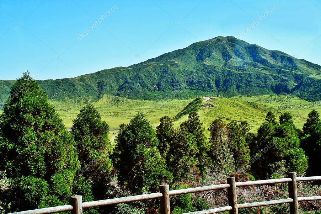 Monte Aso (Aso-san), el volcán activo más grande de Japón se encuentra ...