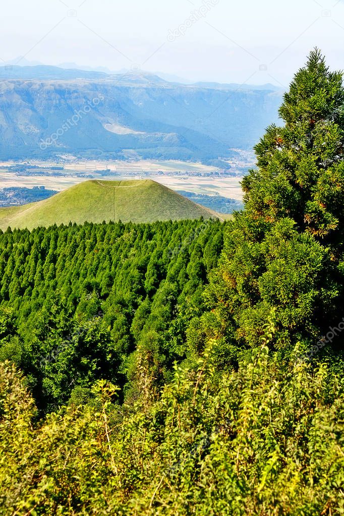 Monte Aso (Aso-san), el volcán activo más grande de Japón se encuentra ...