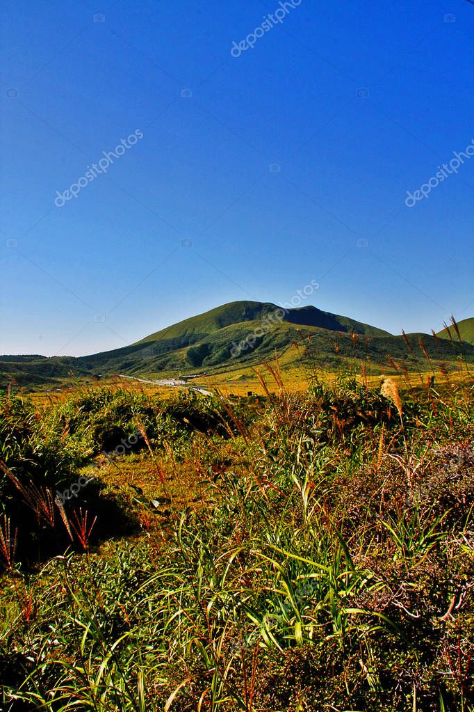 Monte Aso (Aso-san), el volcán activo más grande de Japón se encuentra ...