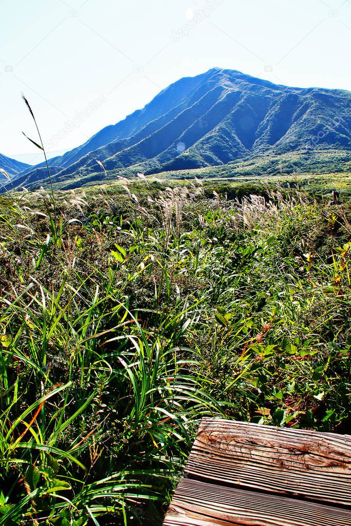 Monte Aso (Aso-san), el volcán activo más grande de Japón se encuentra ...