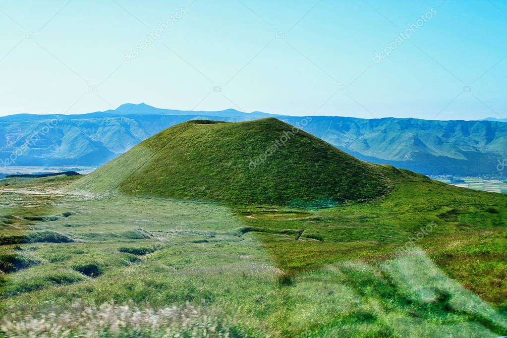 Monte Aso (Aso-san), el volcán activo más grande de Japón se encuentra ...