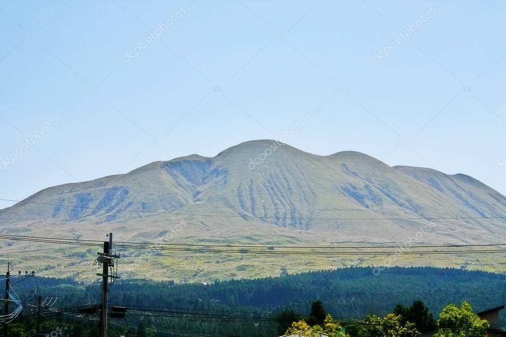 Monte Aso (Aso-san), el volcán activo más grande de Japón se encuentra ...