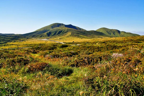 Monte Aso (Aso-san), el volcán activo más grande de Japón se encuentra ...