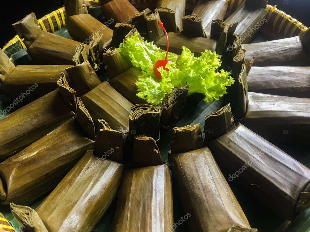 arem-arem es comida tradicional de java. Arem-arem hecho de torta de ...