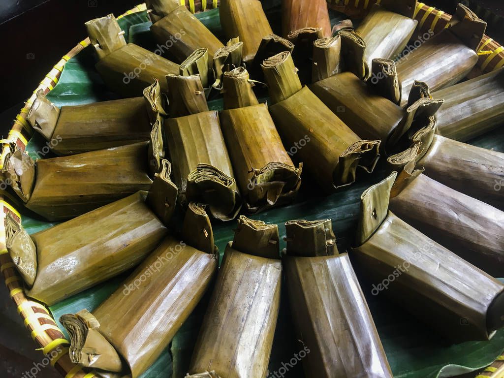 arem-arem es comida tradicional de java. Arem-arem hecho de torta de ...