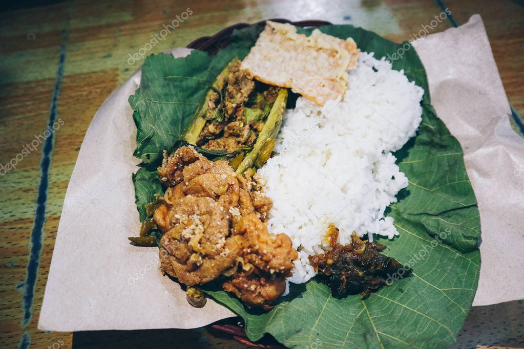 Nasi Jamblang o Sego Jamblang. Arroz tradicional de Cirebon, Java ...
