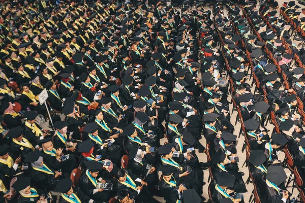 Graduation crowd Stock Photos, Royalty Free Graduation crowd Images ...