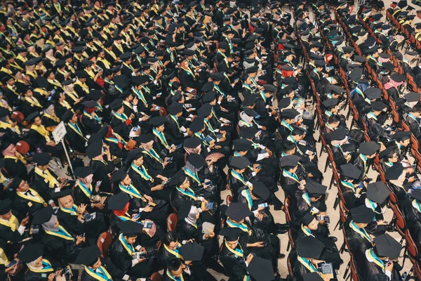 Graduation crowd Stock Photos, Royalty Free Graduation crowd Images ...