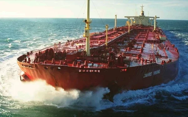 Kapal tongkang tanker Stock Photos, Royalty Free Kapal tongkang tanker ...