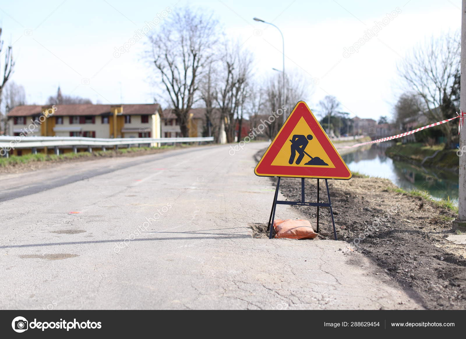 Work in progress sign. Closed road, work on repair maintenance — Stock ...