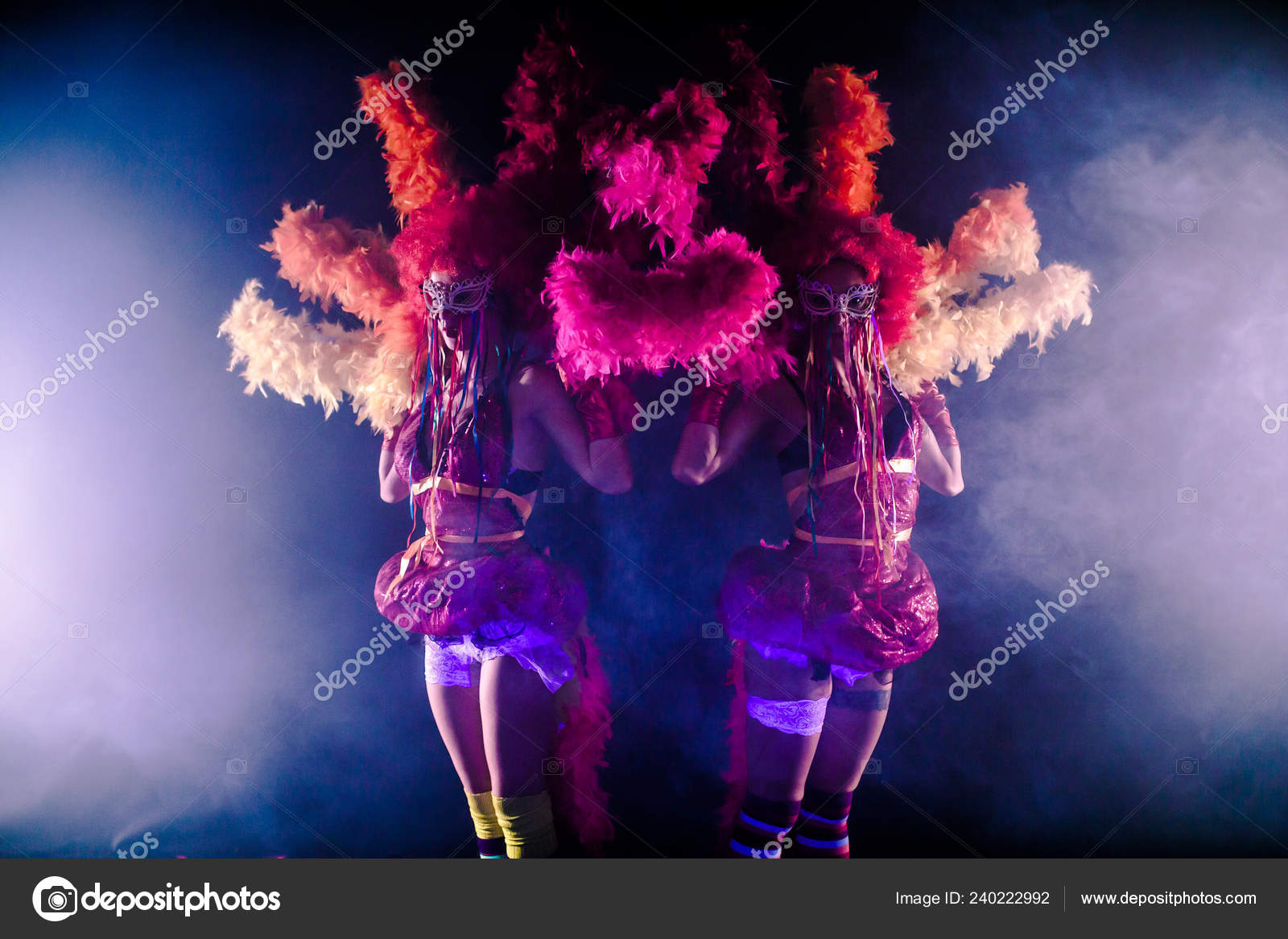 Fotos de Jóvenes Bailarines Can Can Con Pompones Posando Juntos ...