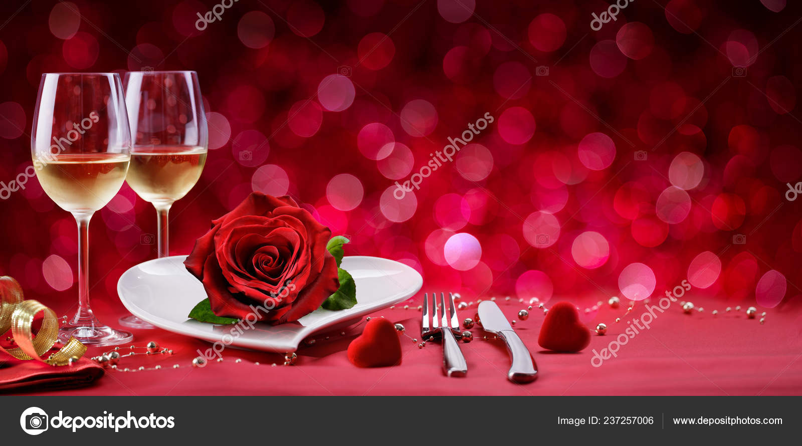 Romantic Dinner Table Setting Valentines Day — Stock Photo © rfphoto #237257006