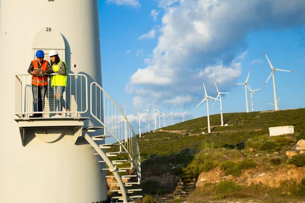 Wind turbine maintenance Stock Photos, Royalty Free Wind turbine ...