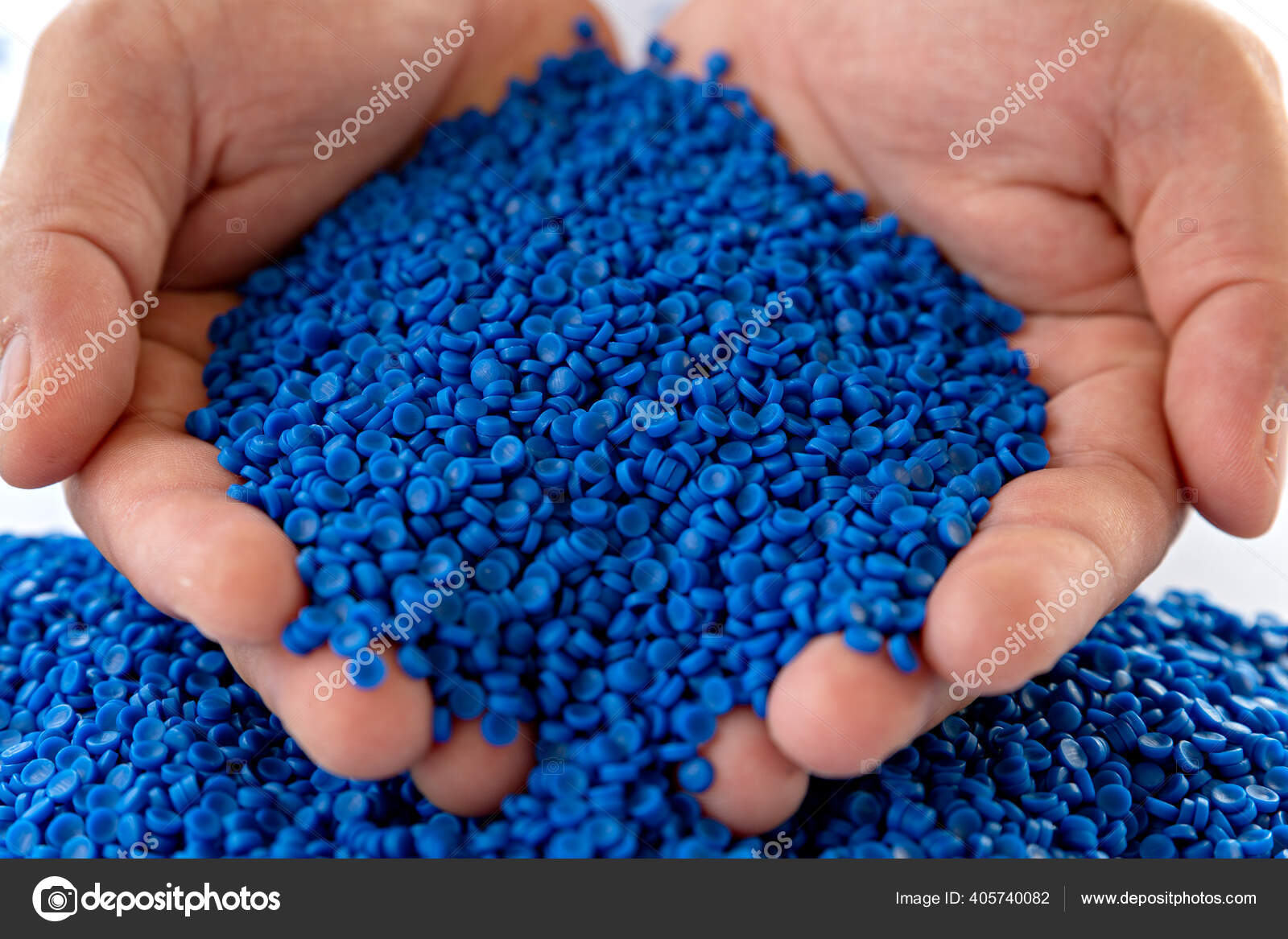 Blue Plastic Grain Plastic Polymer Granules Hand Hold Polymer Pellets ...