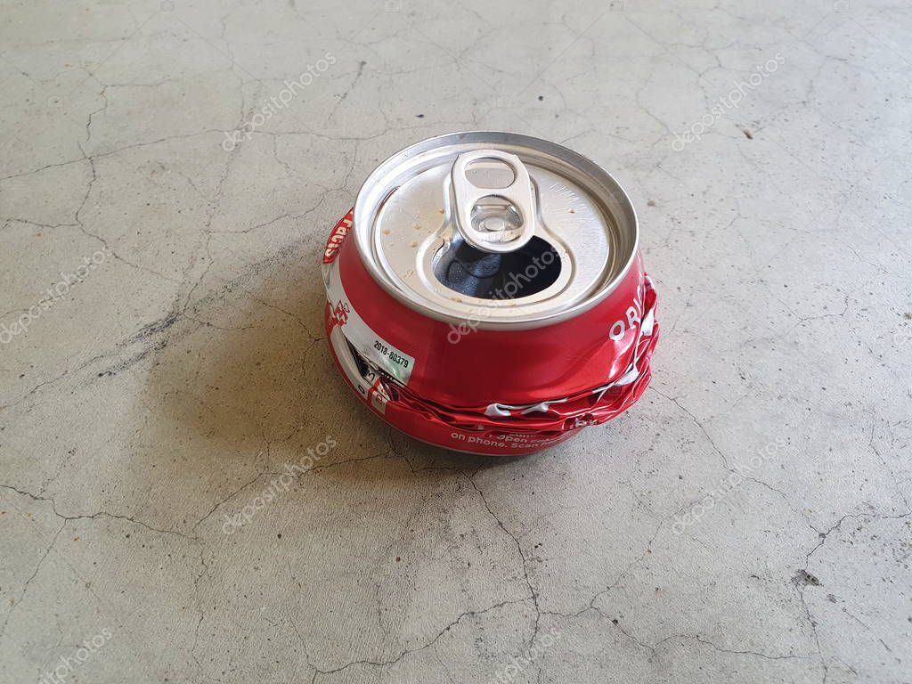 destruir lata para reducir el espacio para poner en la basura 2022