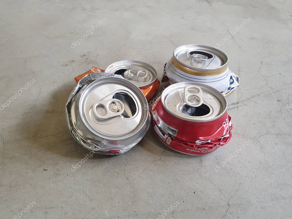 destruir lata para reducir el espacio para poner en la basura 2025