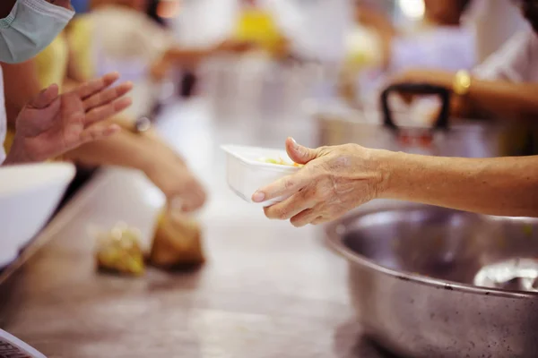 The nomadic hand received food donations from the hands of volunteers ...