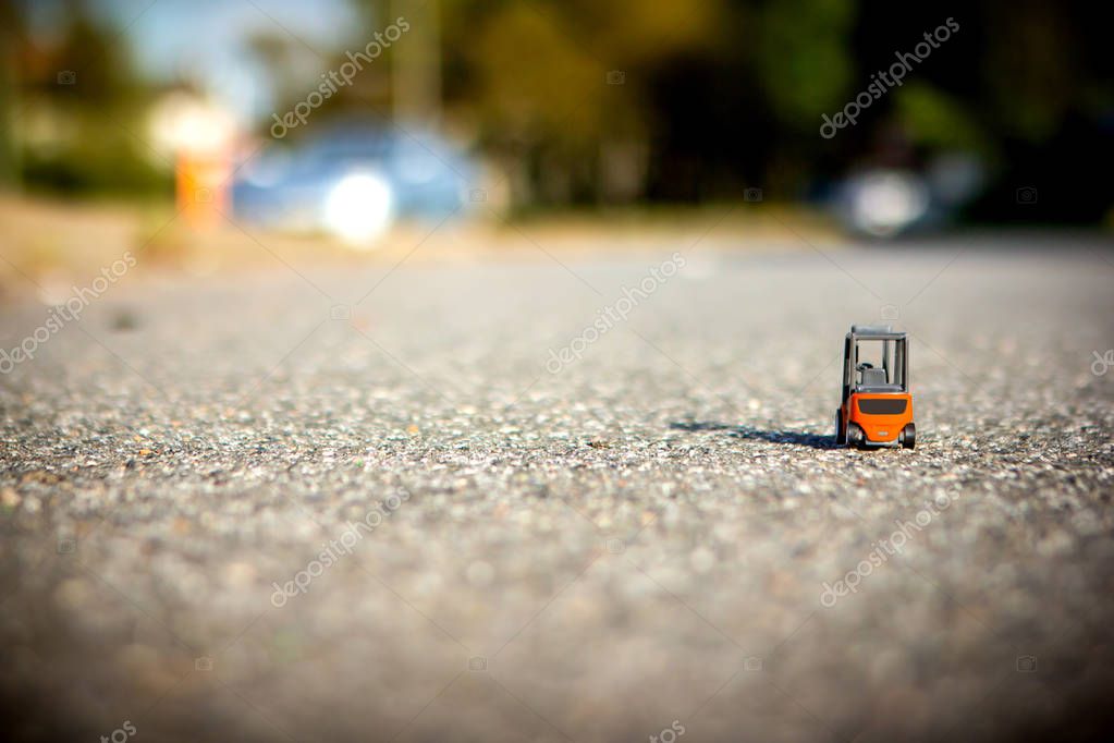 Viajando una peque a cargadora en la ciudadPeque a m quina 2024