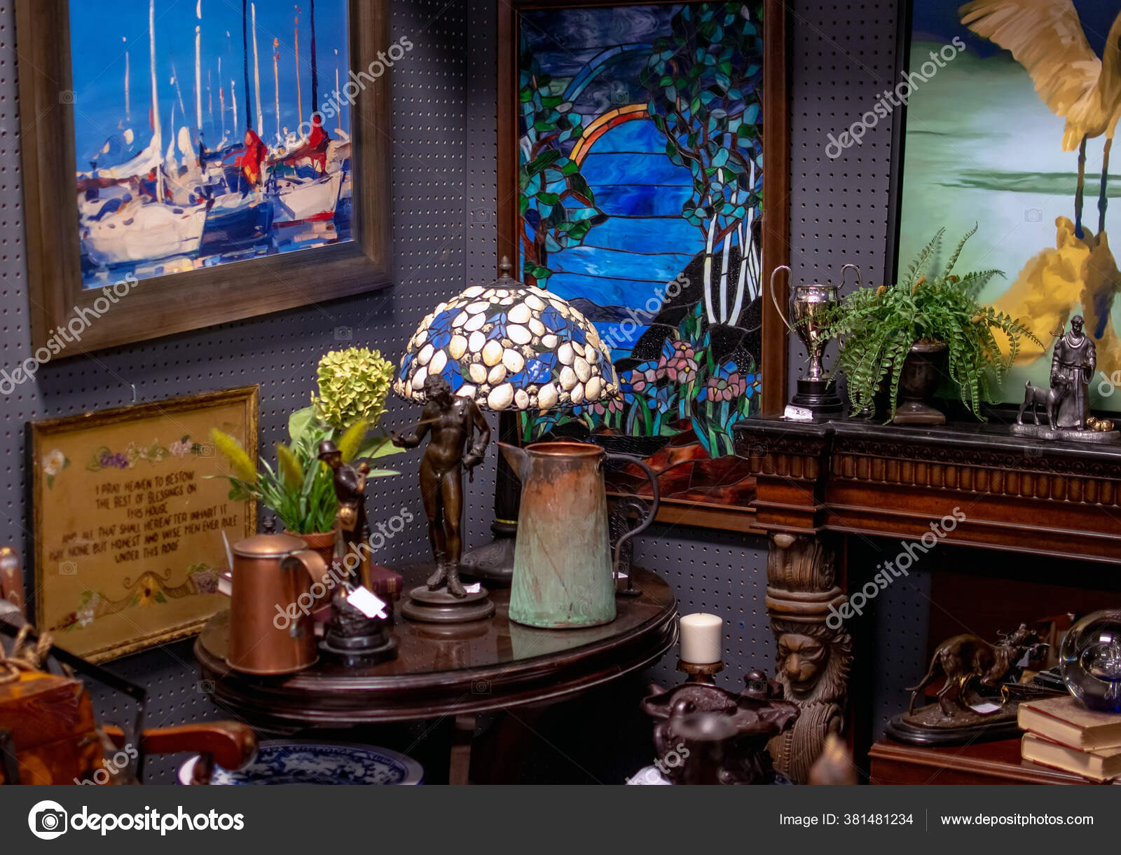 Variety Old Vintage Items Display Fun Antique Shop – Stock Editorial ...