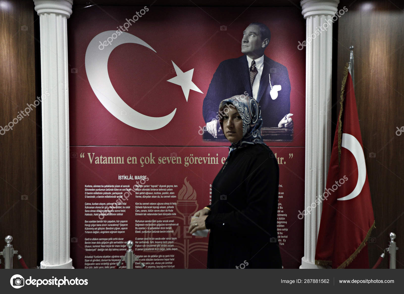 People Vote Turkish General Elections Polling Station Istanbul Turkey ...