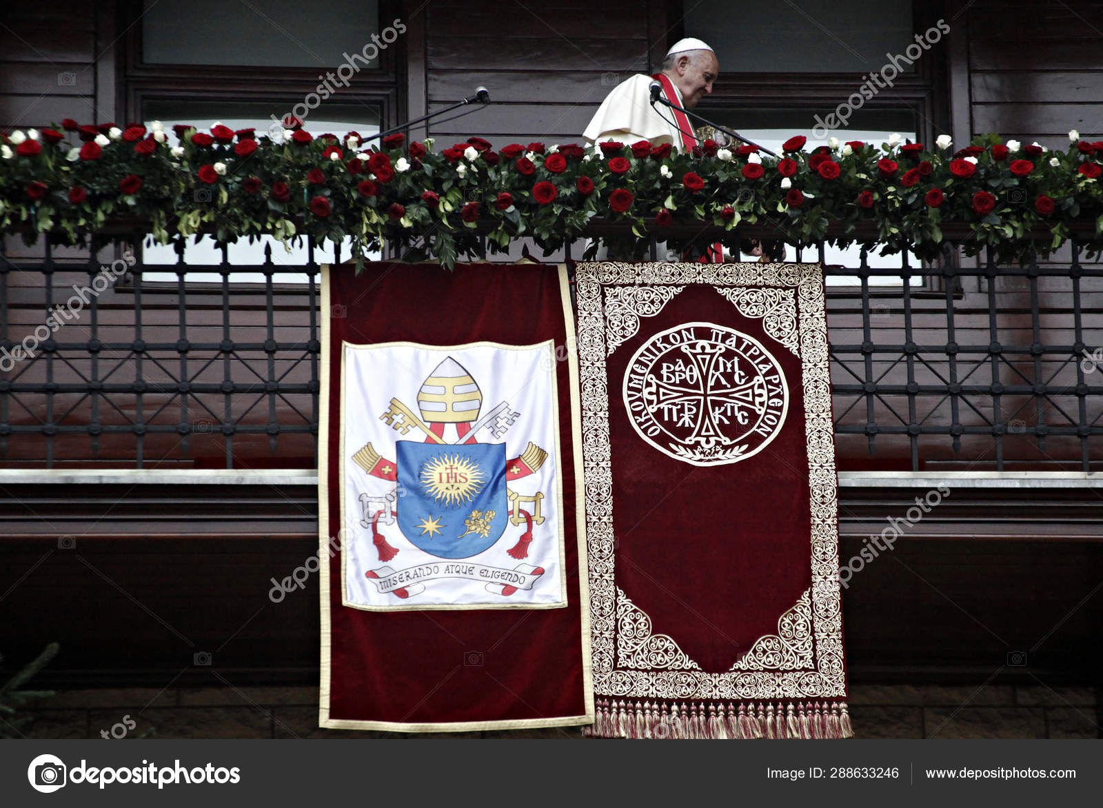 Pope Francis Left Ecumenical Patriarch Bartholomew Hold Hands Wave ...