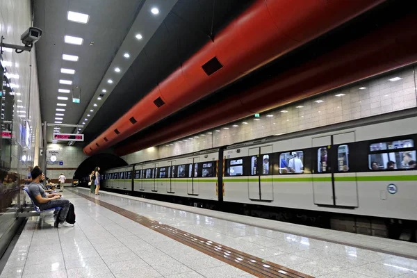 Metrô elétrico Stock Photos, Royalty Free Metrô elétrico Images ...