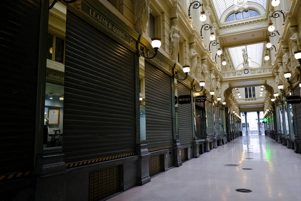 Imágenes de Tiendas cerradas, fotos de Tiendas cerradas sin royalties ...