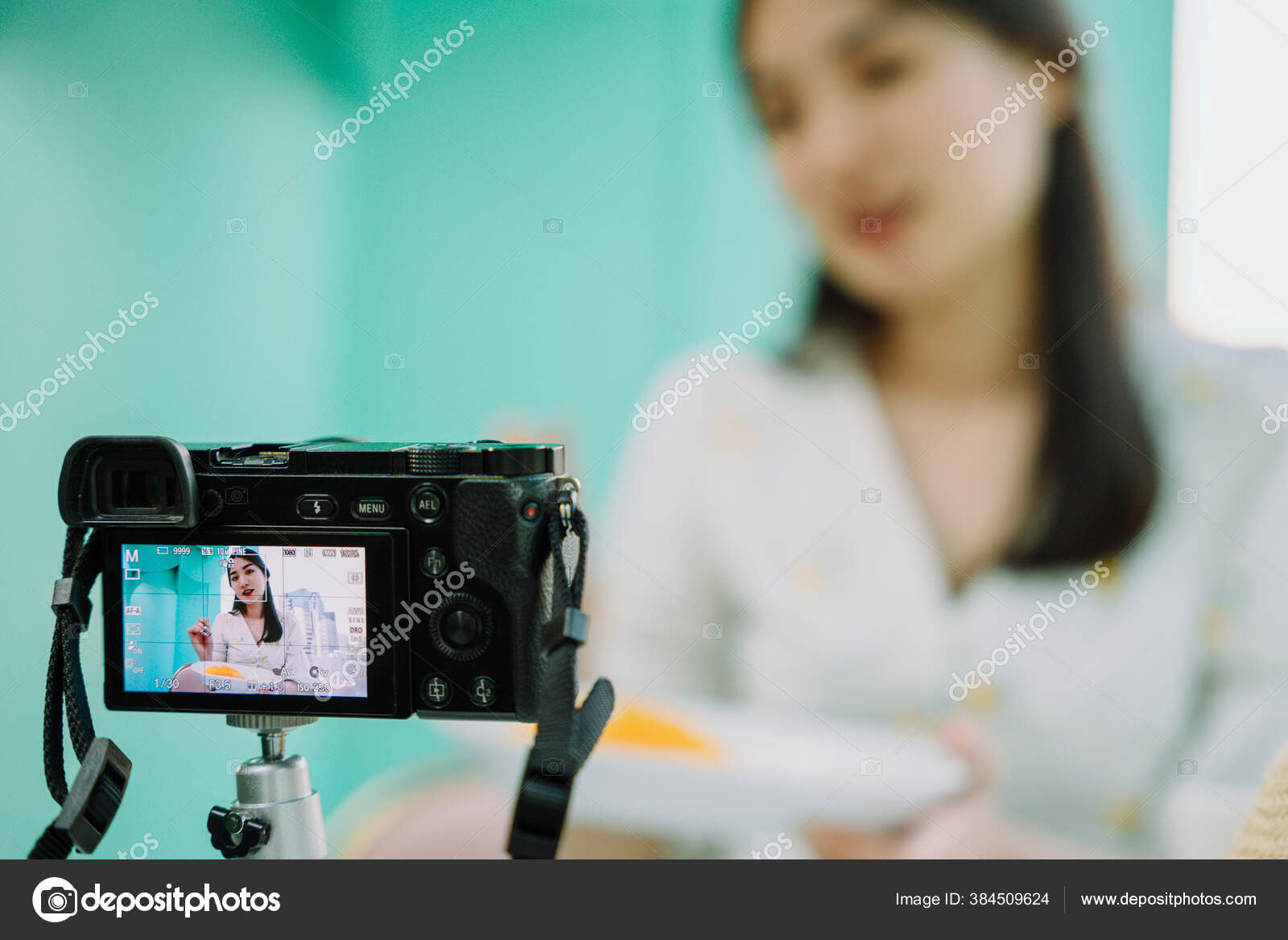 Food Blogger Vlogger Cheerful Beautiful Asian Thai Woman Review Mango ...