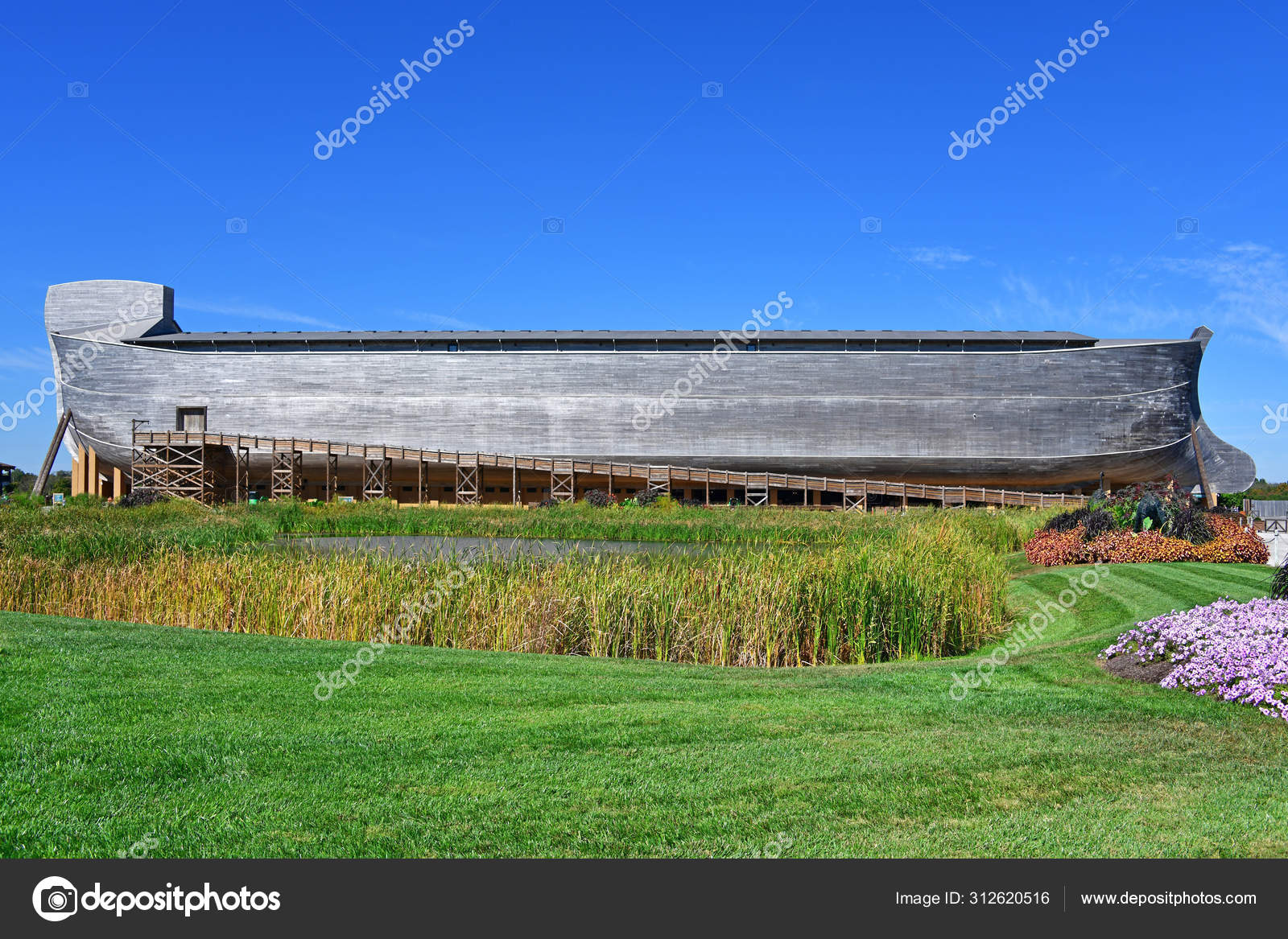 Williamstown Usa Ark Encounter Features Full Size Noahs Ark Built ...