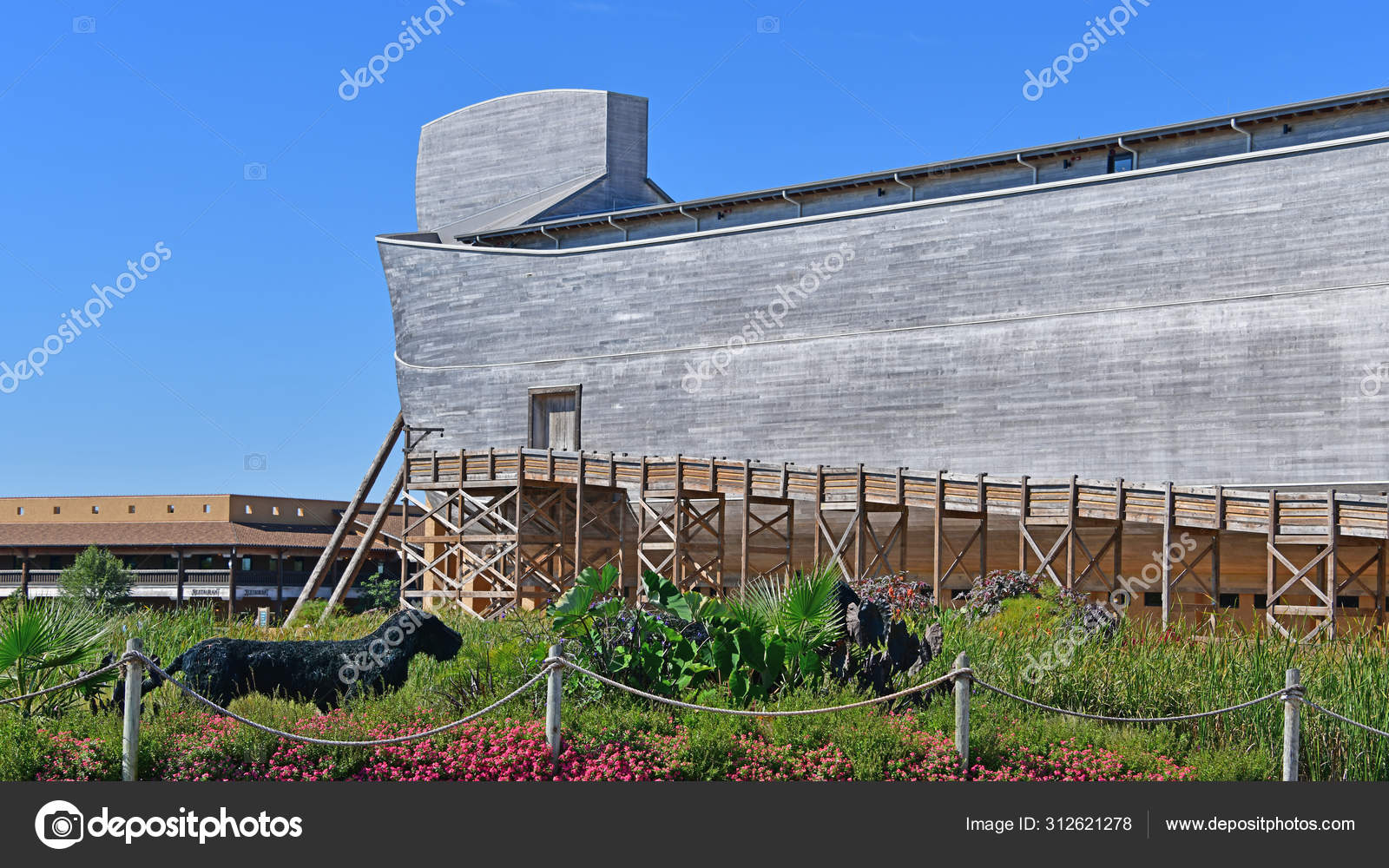 Williamstown Usa Ark Encounter Features Full Size Noahs Ark Built ...