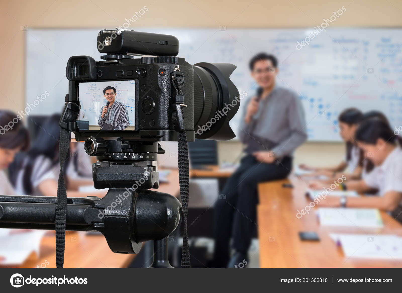 Professional Digital Mirrorless Camera Tripod Recording Video Blog ...