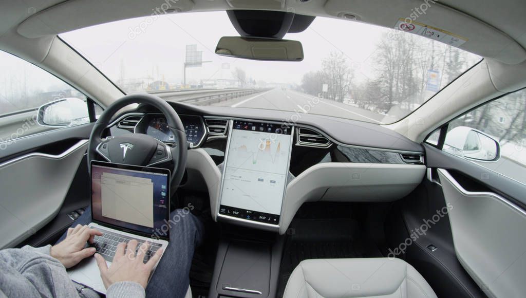 TESLA AUTÓNOMO DE COCHE - 4 DE FEBRERO DE 2017: Lujo Tesla Model S ...