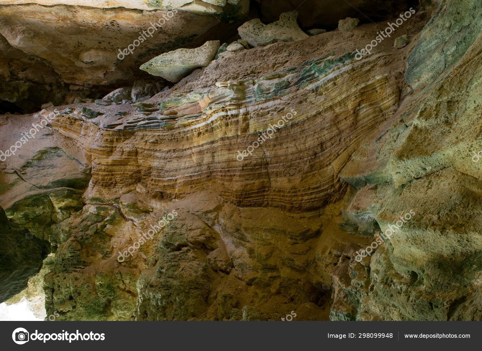 Capas De Roca Sedimentaria Folded, Crumpled, Layers Of Sedimentary