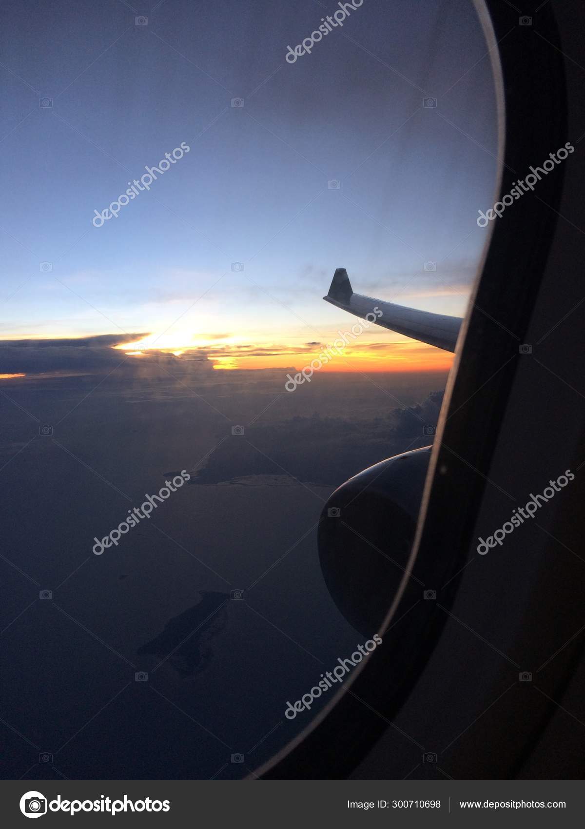 Vertical Shot Airplane Window View Wing Blue Sky — Stock Photo ...