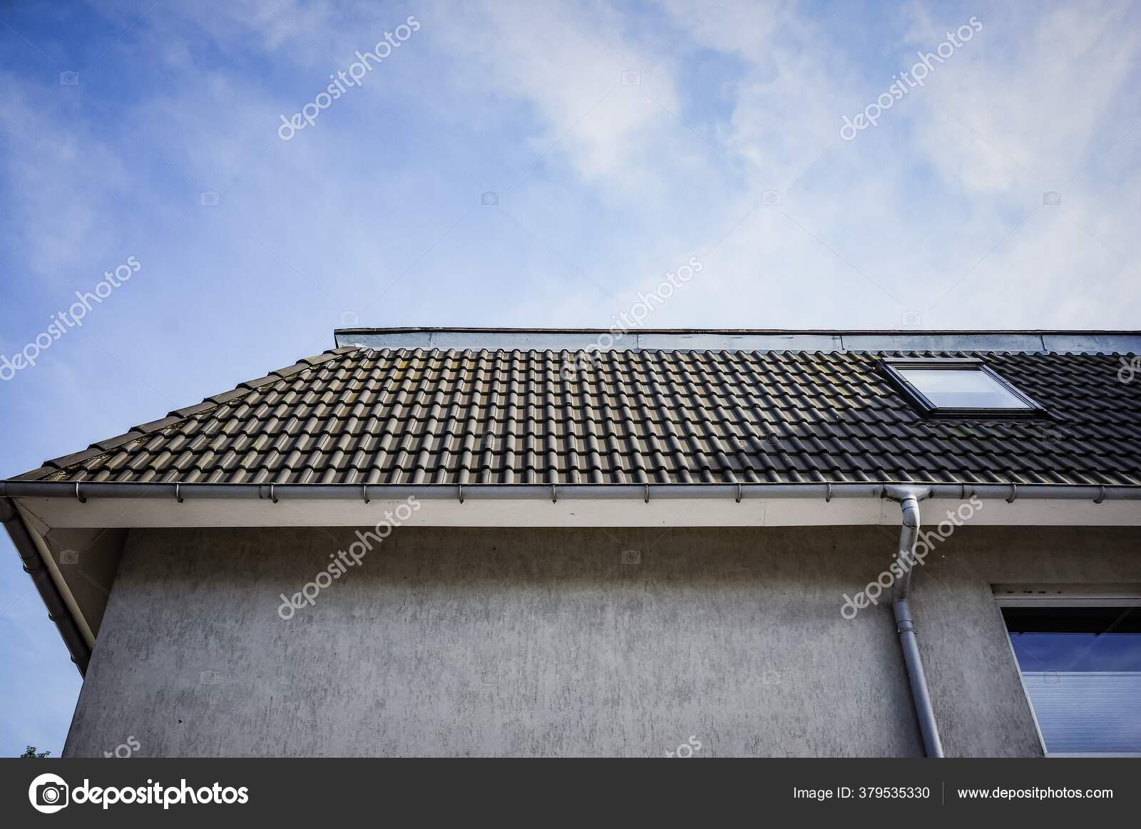 Low Angle Shot Roof Apartment Building — Stock Photo © Wirestock #379535330