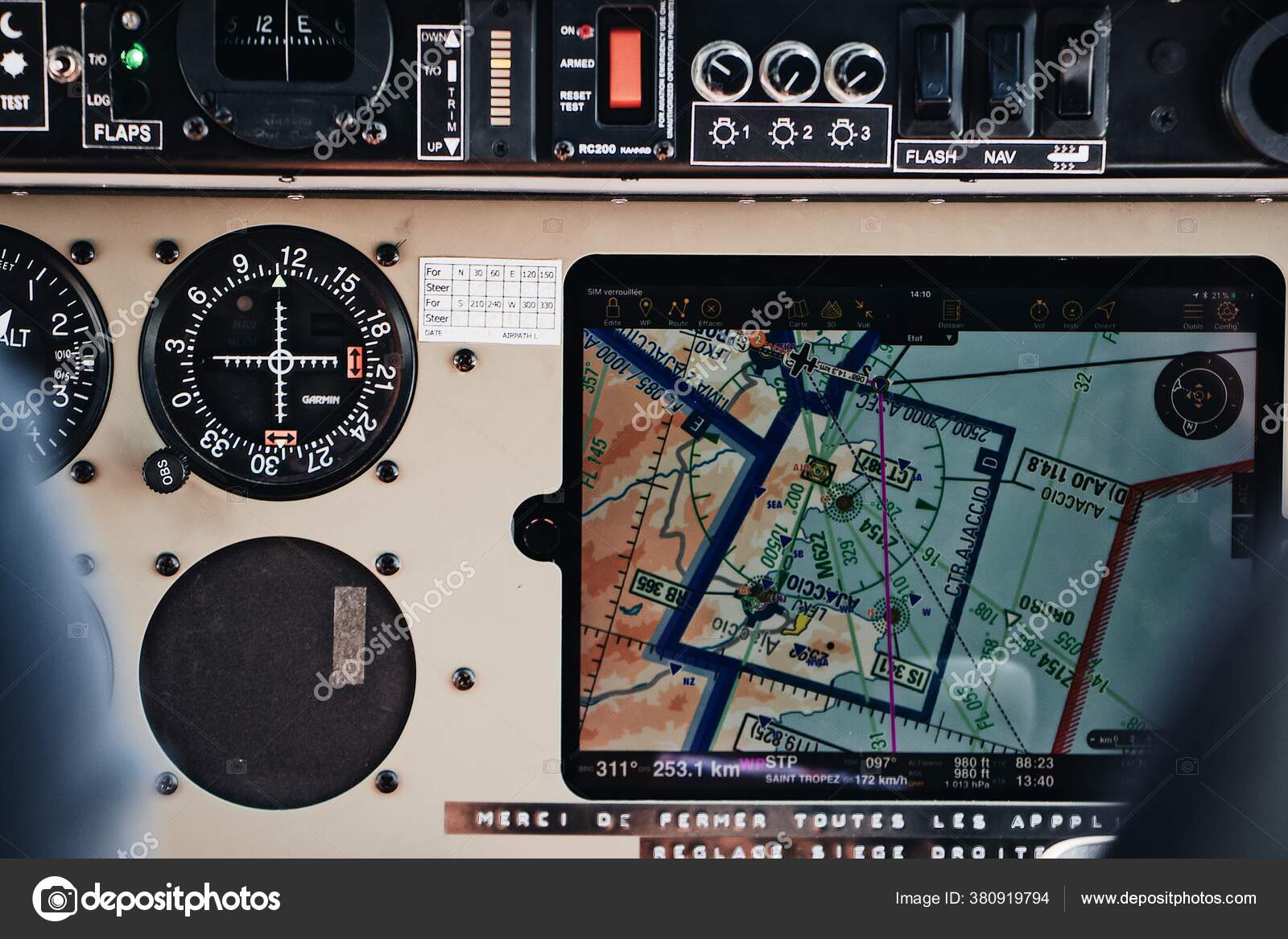 Cockpit D'un Avion Vol Dessus Mer – Stock Editorial Photo © Wirestock ...