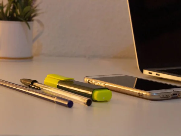 Side pen images libres de droit, photos de Side pen | Depositphotos