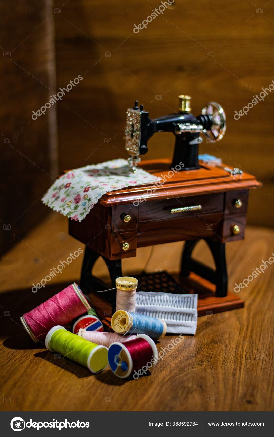 Mini Sewing Machine Wooden Table Small Colorful Threads Next — Stock ...
