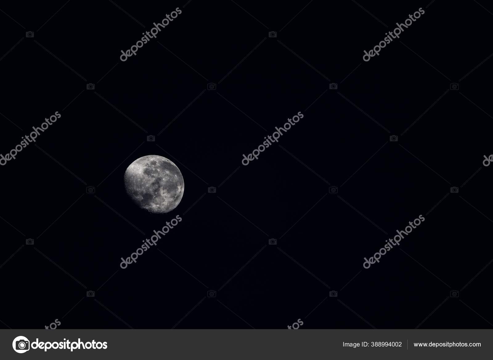Beautiful Moon Gleaming Dark — Stock Photo © Wirestock #388994002