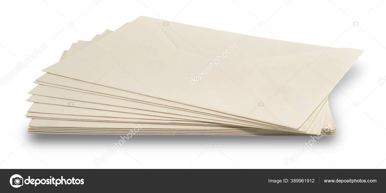 Primer Plano Sobres Apilados Bajo Las Luces Aisladas Sobre Fondo — Foto ...