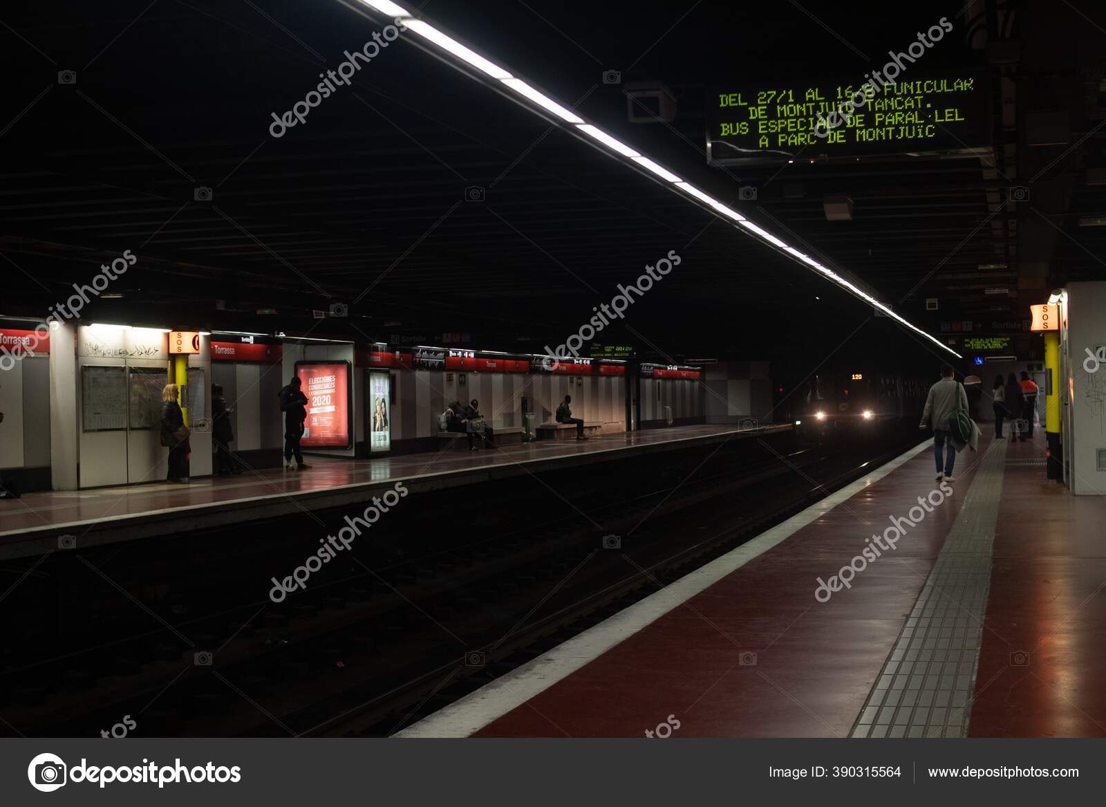 Barcelona España 2020 Parada Metro Torrasa Desde Línea Roja Barcelona ...