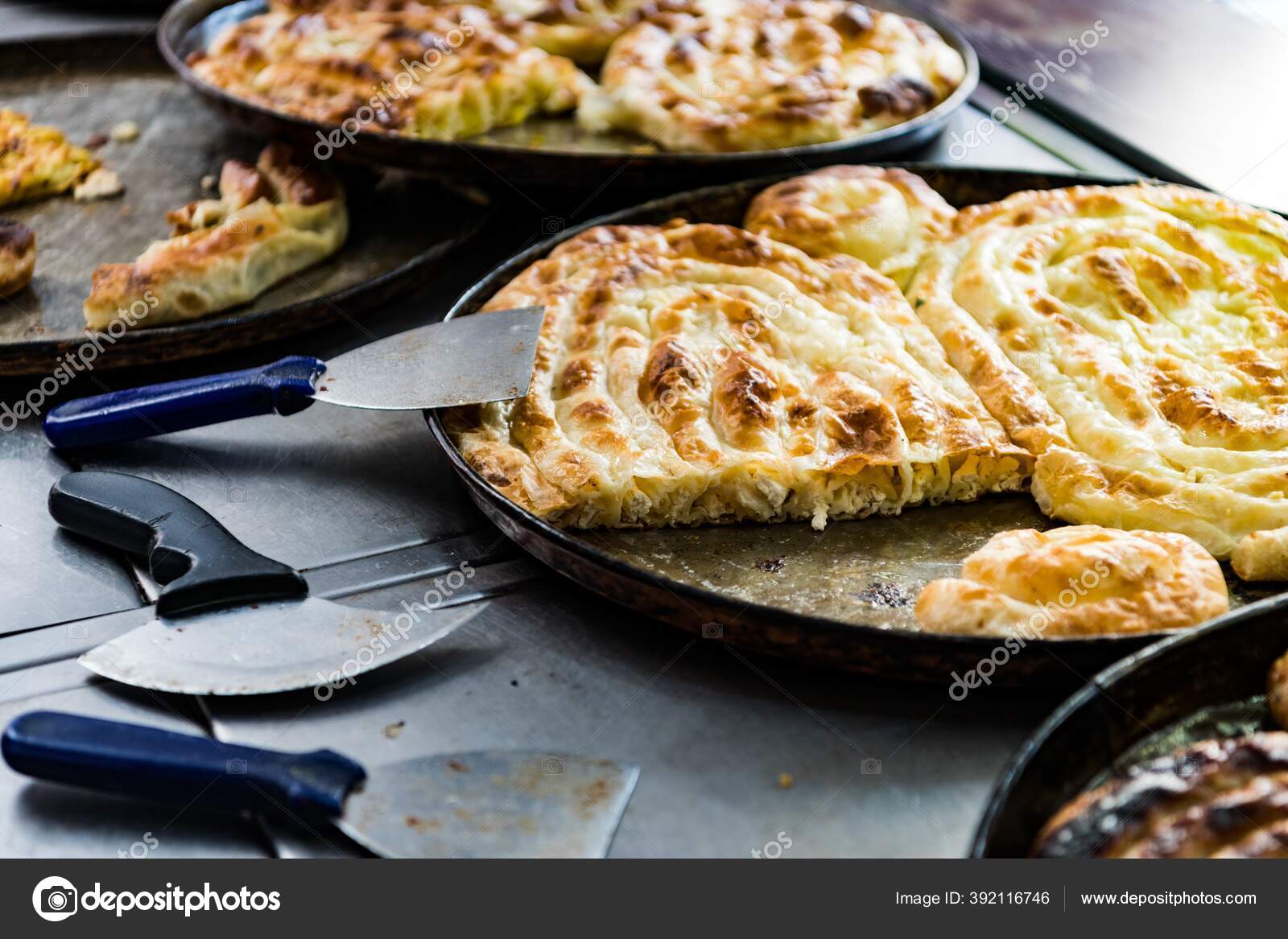 Bosnian Meat Pie Pan Slicer — Stock Photo © Wirestock #392116746