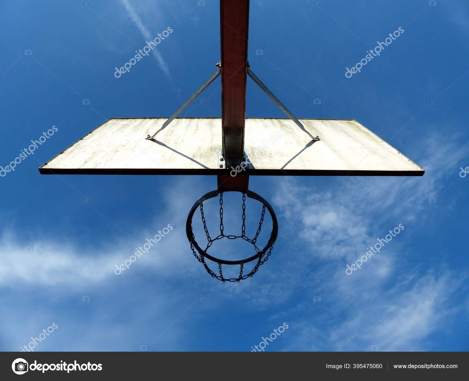Low Angle Shot Freestanding Basketball Hoop Blue Sky Background — Stock ...