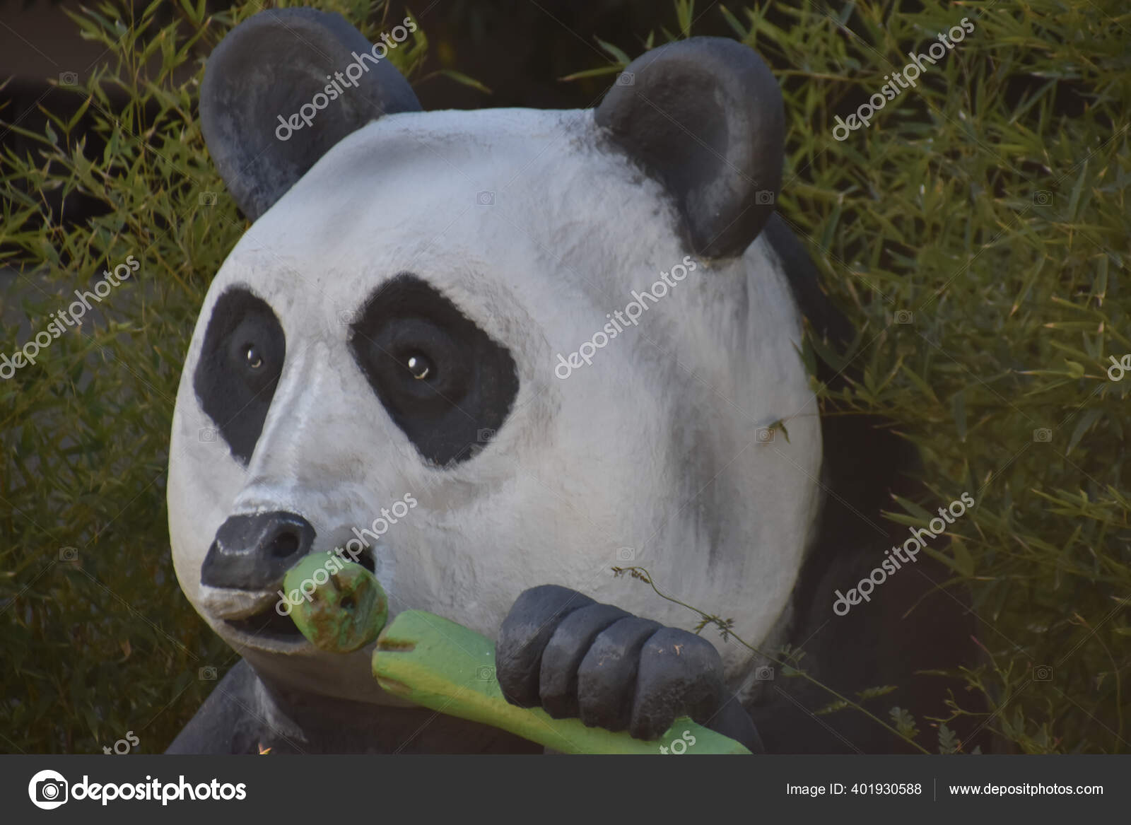Closeup Shot Statue Panda Park — Stock Photo © Wirestock #401930588