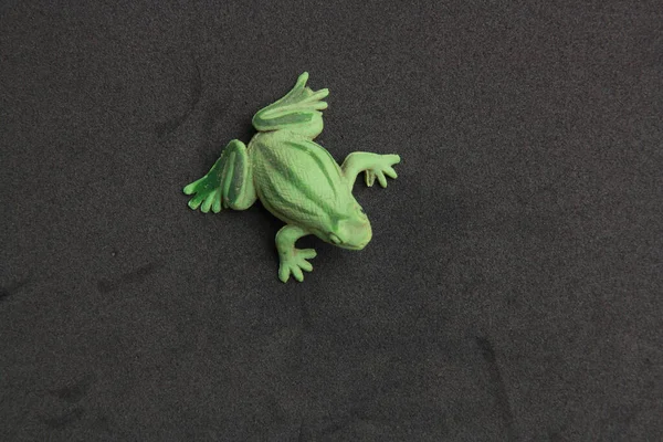 Rana de papel origami fotos de stock, imágenes de Rana de papel origami ...