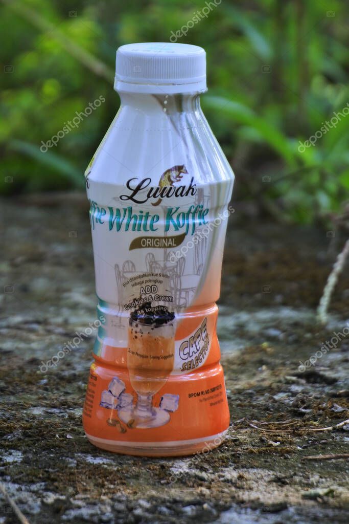 BLORA, INDONESIA - 10 de agosto de 2020: bebida de café "Luwak White ...