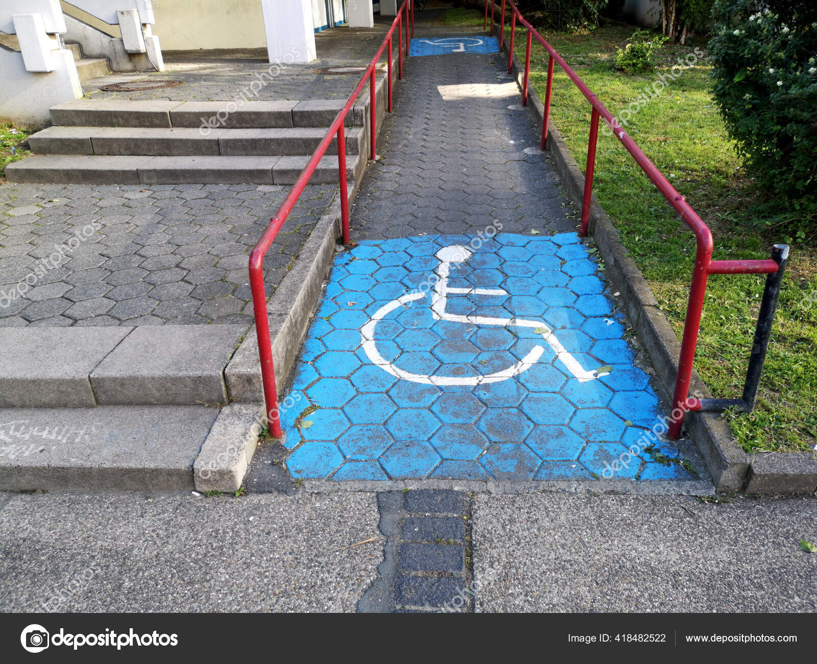 Closeup Shot Disable Handicap Sign Road — Stock Photo © Wirestock ...