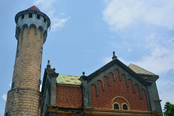 BATANGAS, PH - 4 de mayo - Fantasy world theme park castle facade el 4 ...