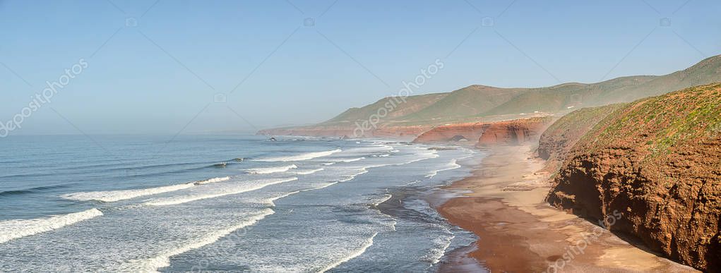 Arco natural formaciones rocosas en Legzira Beach, Sidi Ifni, Guelmim ...