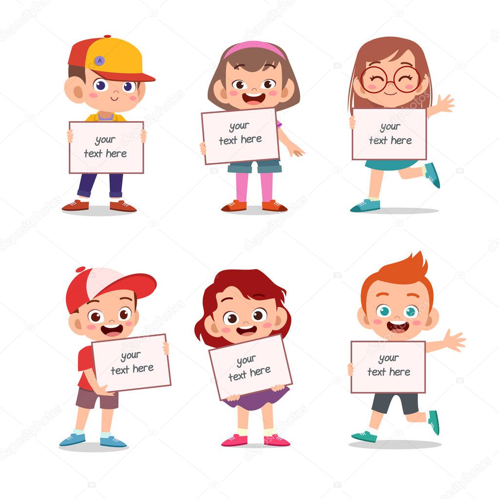 Los niños llevan pancartas de texto. Una hoja de papel en manos de ...